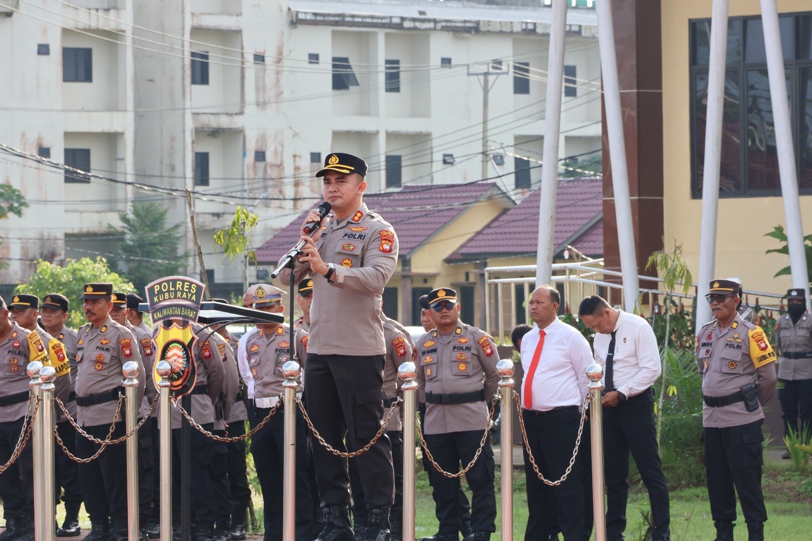 Kado Pengabdian: AKP Kasbowo Raih Pangkat Kompol Dua Bulan Jelang Pensiun - TB NEWS POLRES KUBU RAYA